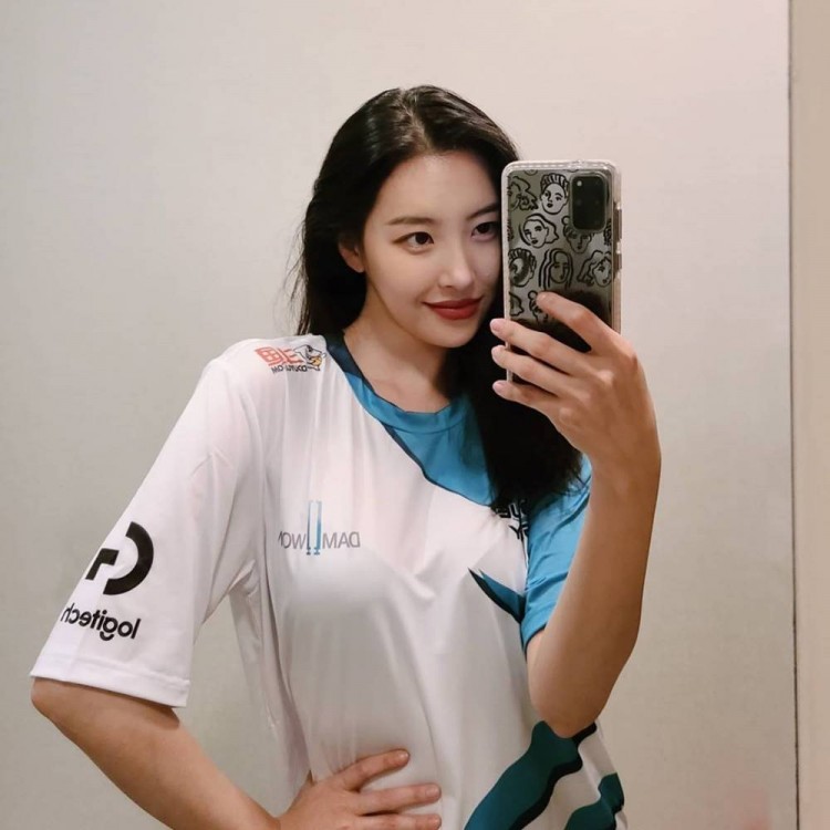 《LOL》宣美身穿DWG队服：我是Showmaker_3DM网游